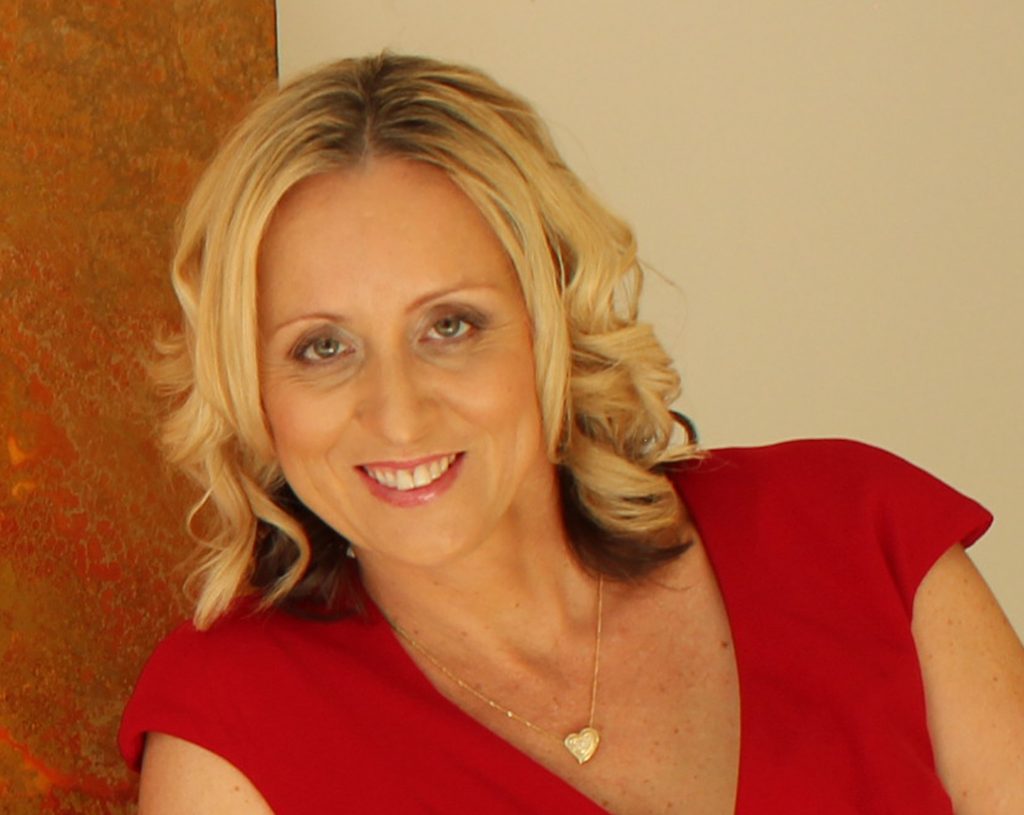 How @Aleesah Darlison Signs Books – Zena Shapter